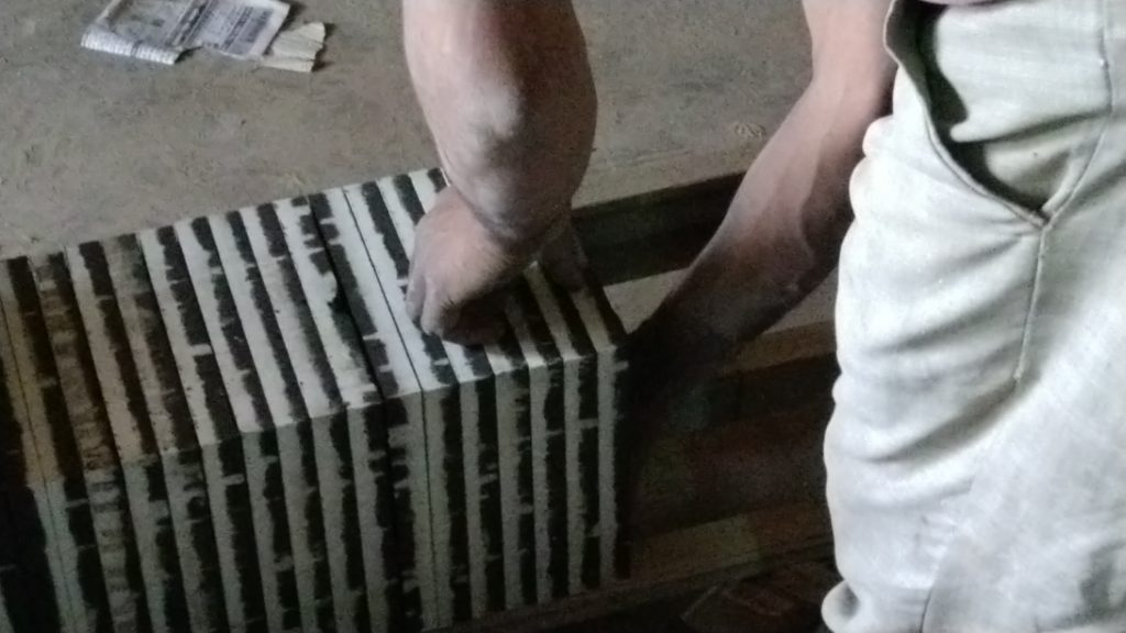 Capturing Pollution in a Tile