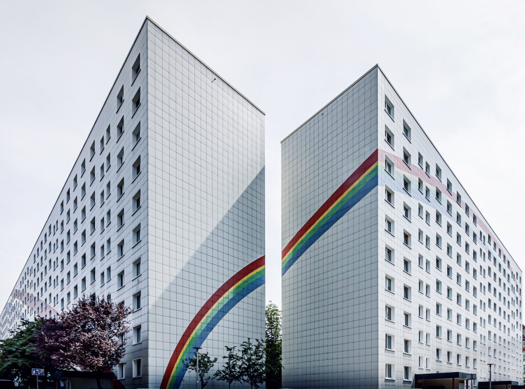 Finding the Good Side of Buildings