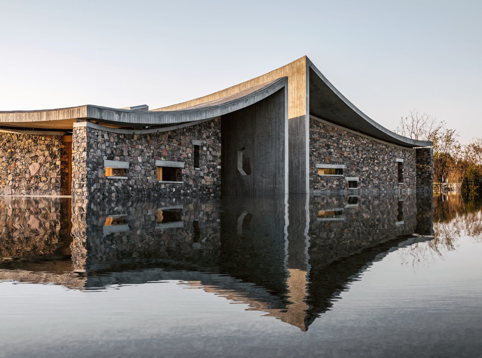 Column-Free Sweeping Structures by Studio Zhu Pei